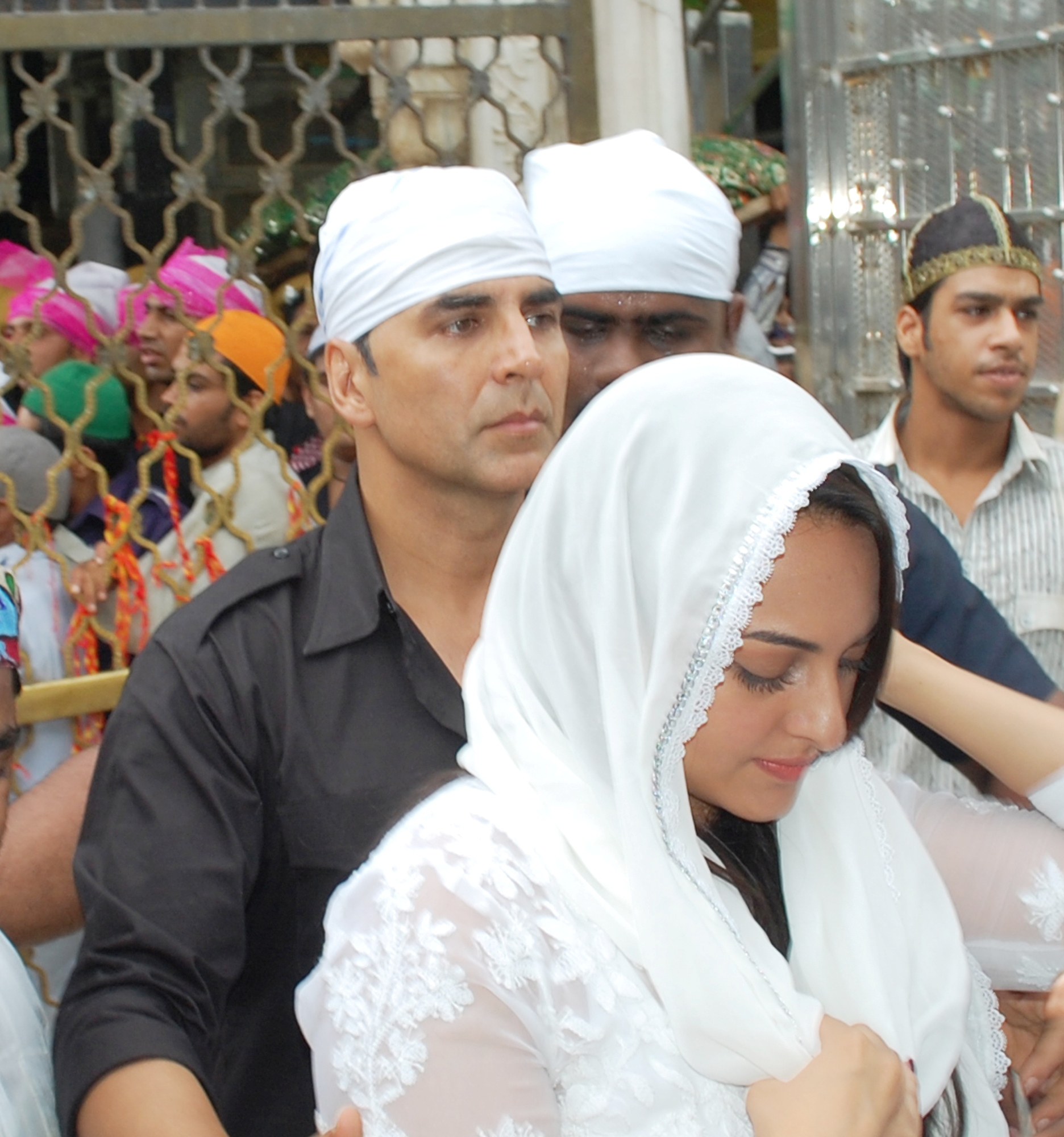 Once Upon a Time in Mumbai Dobaara - Akshay Kumar's Ajmer Sharif Visit ...