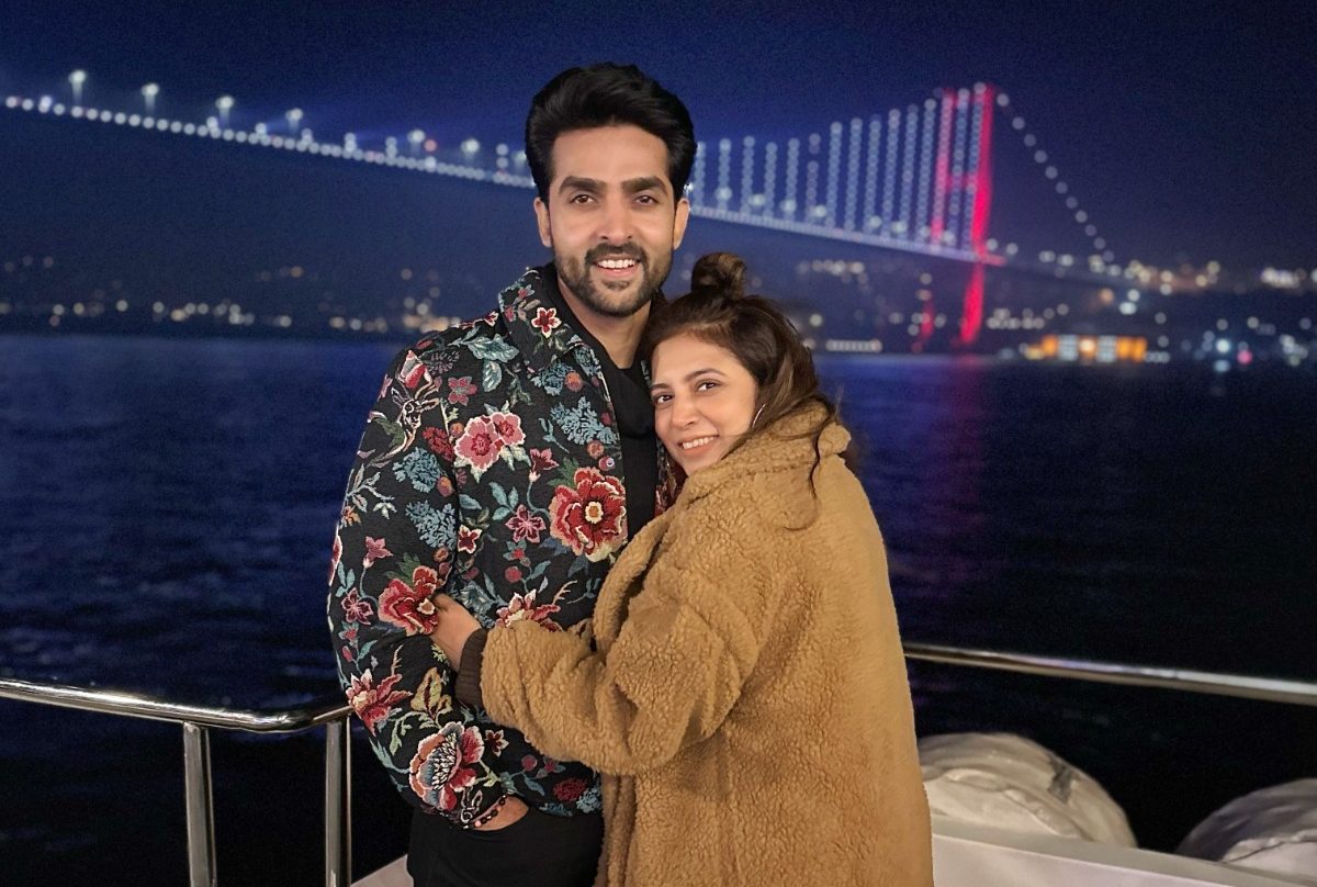 Adhvik & Neha Mahajan launch new venture for artists!