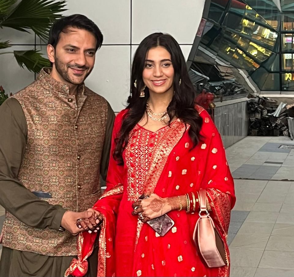 Ali Merchant & Andleeb Zaidi make first appearance as newlyweds!