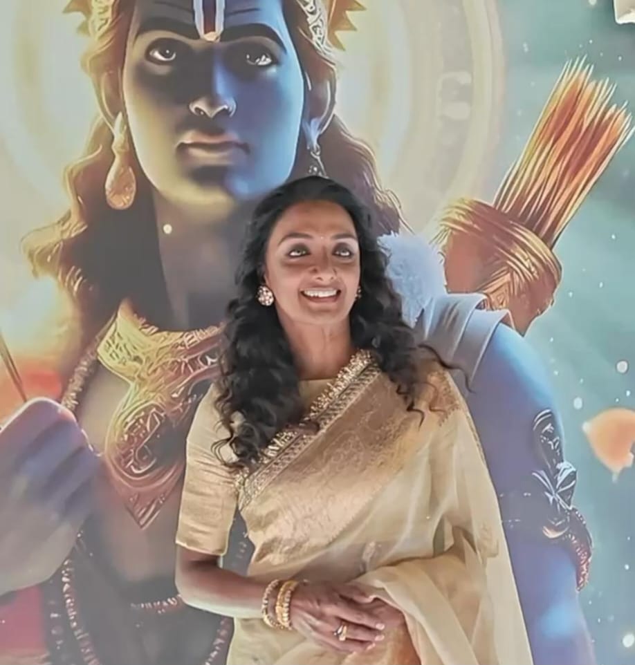 Shanthi Priya felicitated at MahaKavya Ramayan event